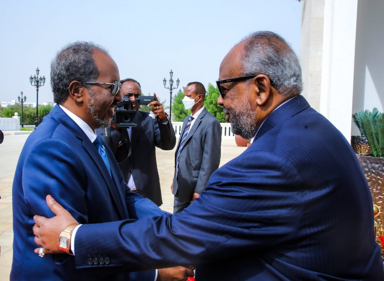 Madaxweyne Xassan Shiikh iyo Ismaaciil Cumar Geelle oo heshiis Cusub ...