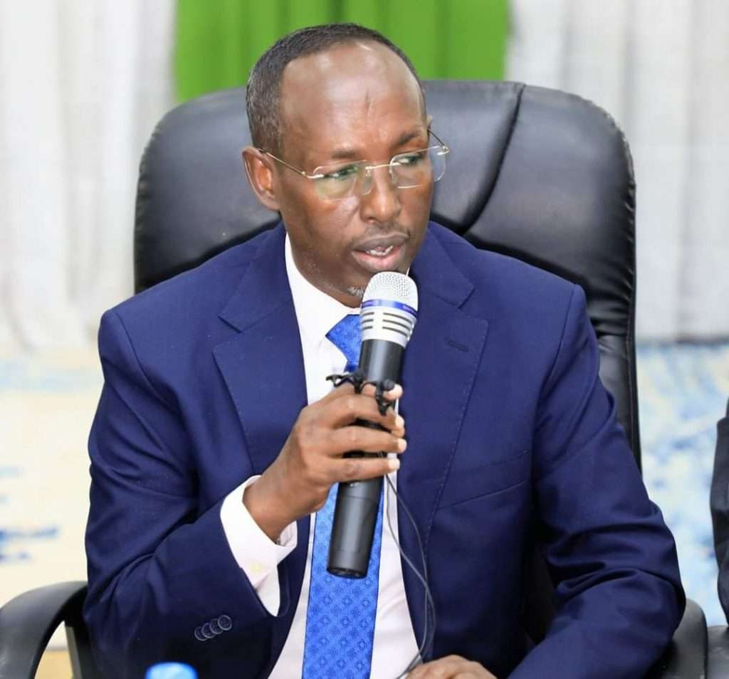 Madaale Maku Bixi Doonaa Gafkii uu ugaystay Baarlamaanka Soomaaliya ...